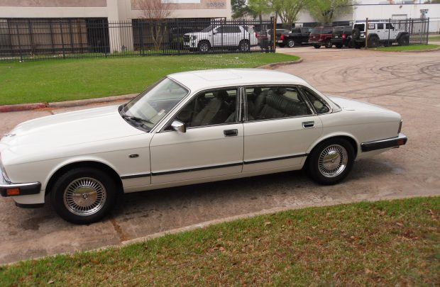 Classic Cars: Sales & Restorations - Auto Collectors Garage | TX